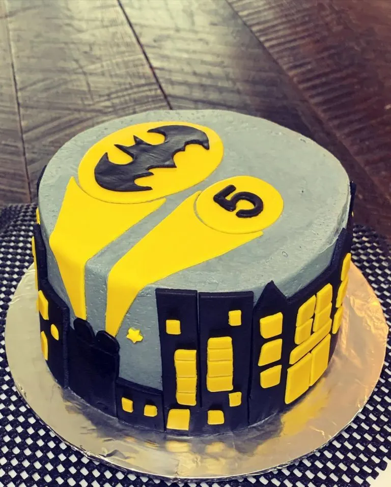 30 Best Batman Cake Ideas and Designs - Fantasy Topics