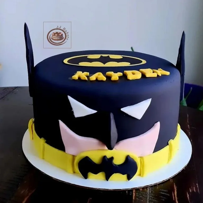30 Best Batman Cake Ideas and Designs - Fantasy Topics